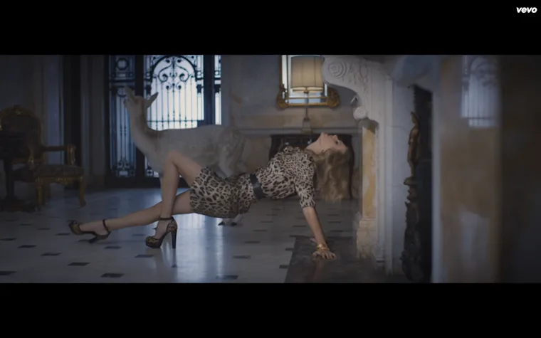 Taylor Swift's "Blank Space" Music Video Turns Her From Daydream to ...