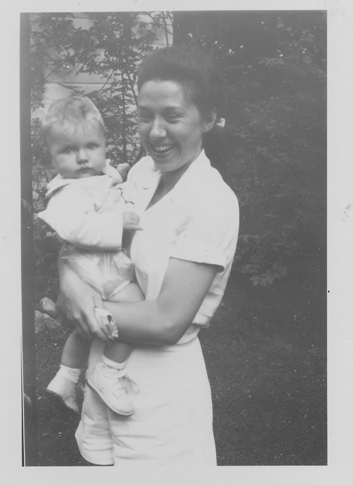 Hillary Clinton Joins Facebook & Shows Off Baby Pictures, Weddings Pics ...