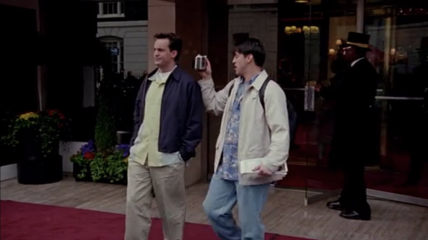 I Re-Enacted Joey & Chandler's Tour Of London In 'Friends' IRL, And ...