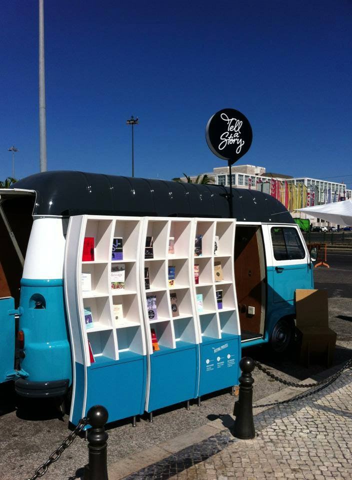 A Floating Library Hits New York, and People Are Getting Creative With ...