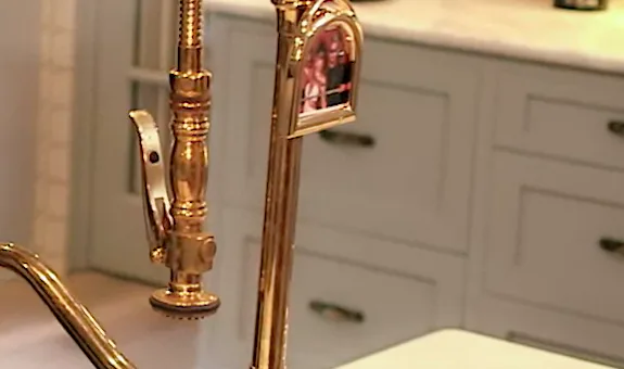Taylor Swift's House Tour Reveals 19 Incredibly Cool Things She Keeps ...
