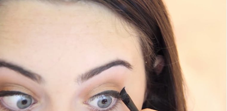5 Ways To Apply Liquid Eye Liner, Because It Is Not An Easy Task To Master