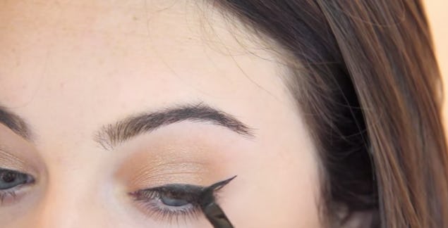 5 Ways To Apply Liquid Eye Liner, Because It Is Not An Easy Task To Master