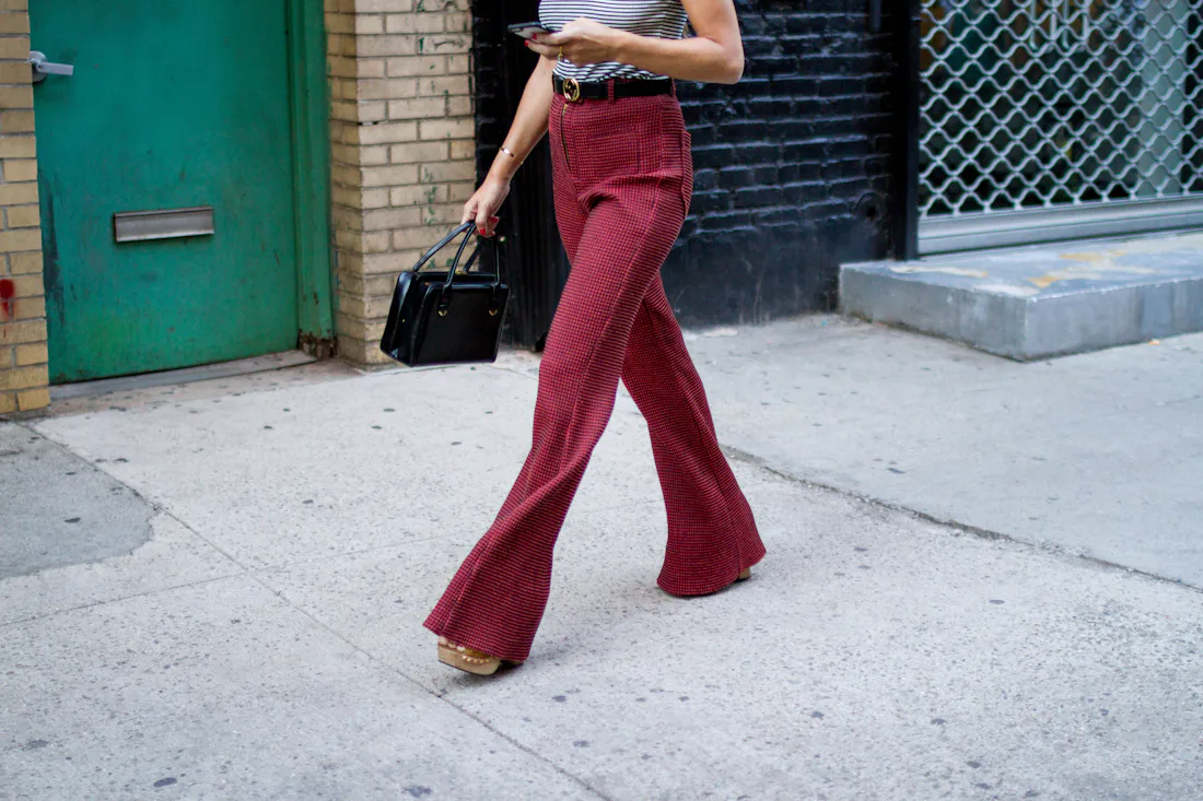 How To Dress Trendy At Work Now That The Office-Friendly '70s Style Is ...