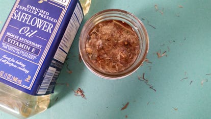 How To Use Saffron For Skin Treatments That Will Make You Feel Like Royalty