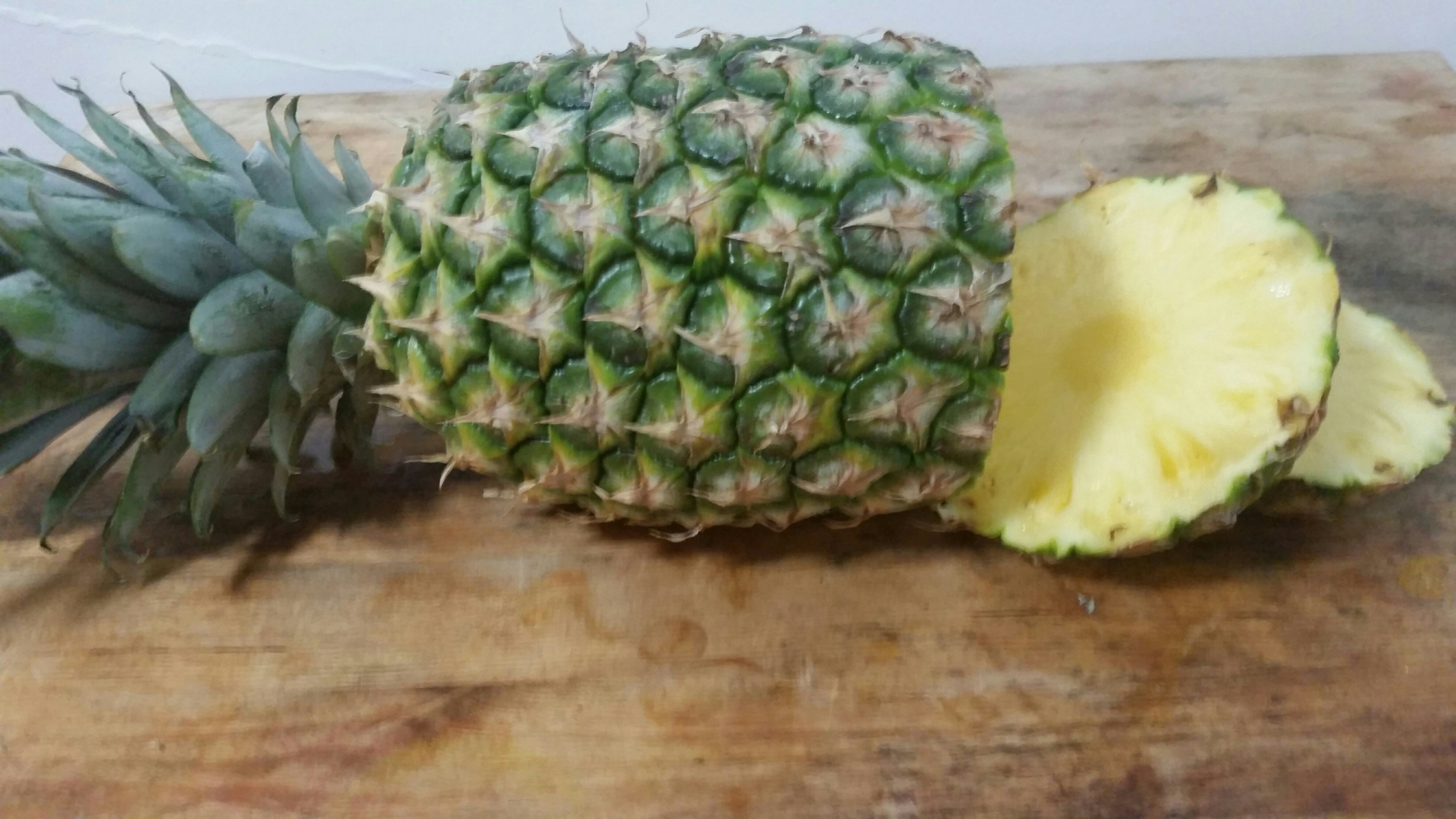 A Pineapple Face Mask That'll Brighten Your Complexion And Satisfy Your ...