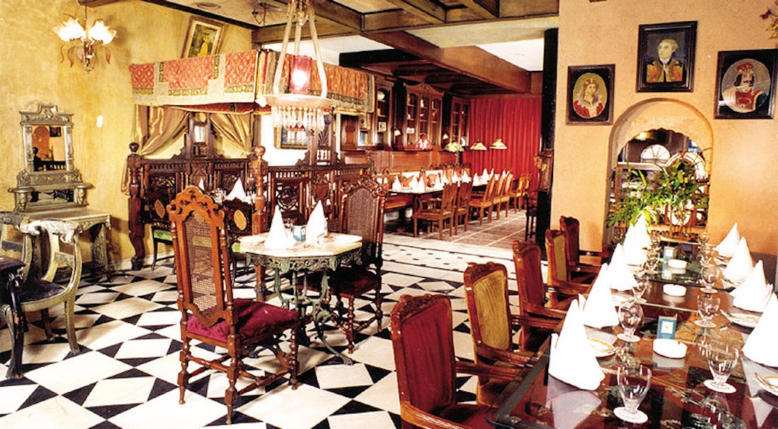 7 Unique Restaurants Around The World That Offer A Truly Bizarre Dining ...