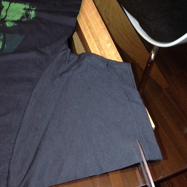 How To Cut A T Shirt So It Goes From Shapeless Blob To Super Sexy ...