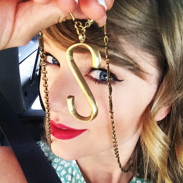 Taylor Swift "No Its Becky" Tumblr Shirt Proves Her Social Media ...