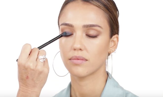 This Jessica Alba Smoky Eye Tutorial With Honest Beauty Products Is So ...