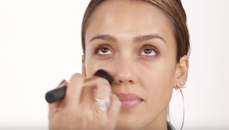 This Jessica Alba Smoky Eye Tutorial With Honest Beauty Products Is So ...