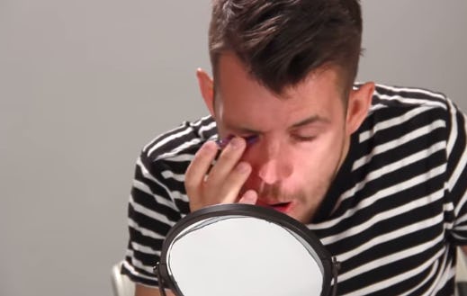 Guys Try On Fake Eyelashes, And The Hilarious Results Range From Epic ...