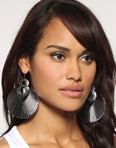 5 Lisa Turtle Outfits From 'Saved By the Bell' To Copy Right Now