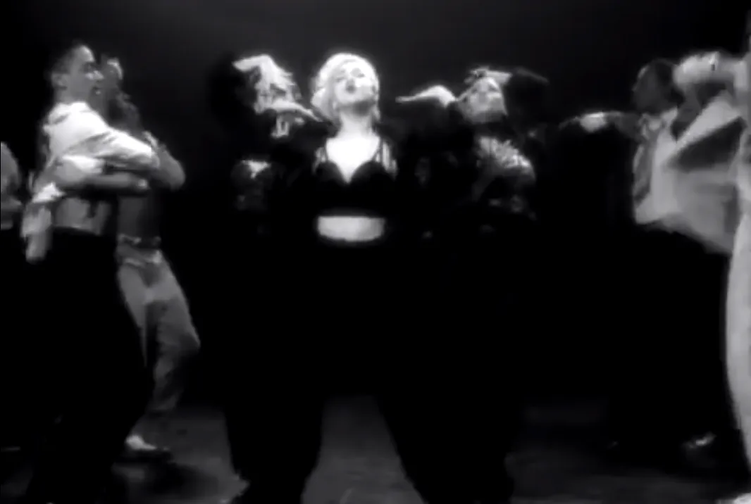 19 Iconic '90s Music Video Outfits From Female Solo Artists of the ...