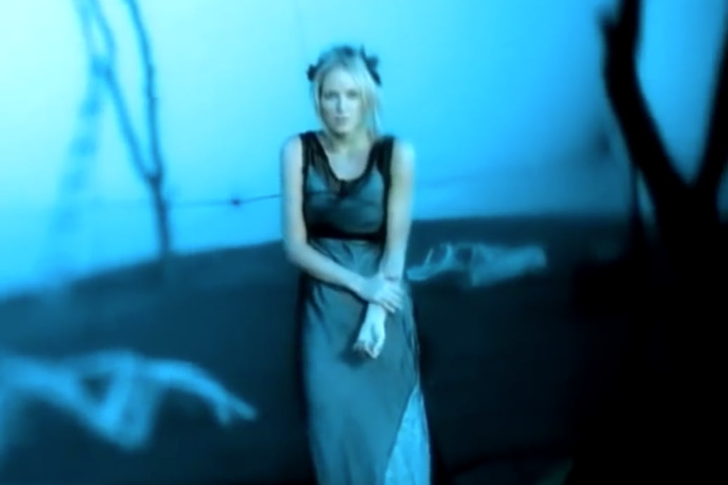 19 Iconic '90s Music Video Outfits From Female Solo Artists of the ...