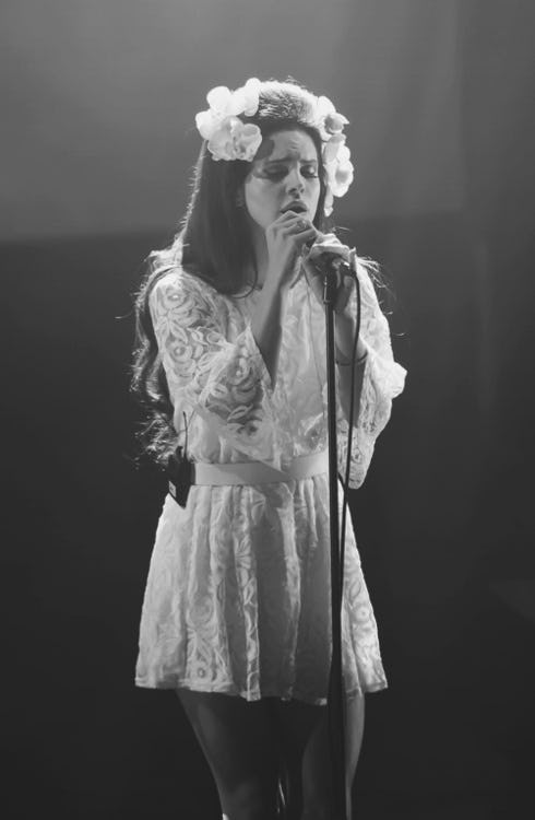 10 Lana Del Rey Flower Crowns: a Definitive Ranking of the Singer's ...