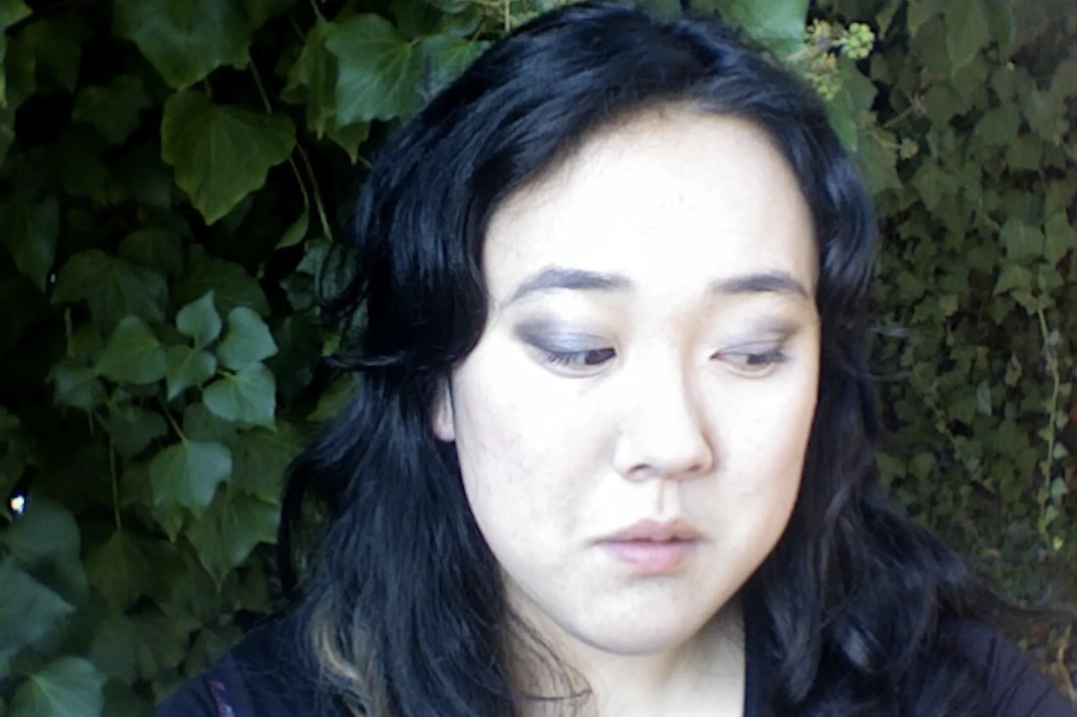 A Mindy Kaling-Inspired Makeup Tutorial Perfect For All Your Holiday ...