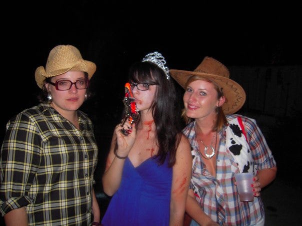 21 Cringeworthy Halloween Costumes You Wore In College That Were Still ...