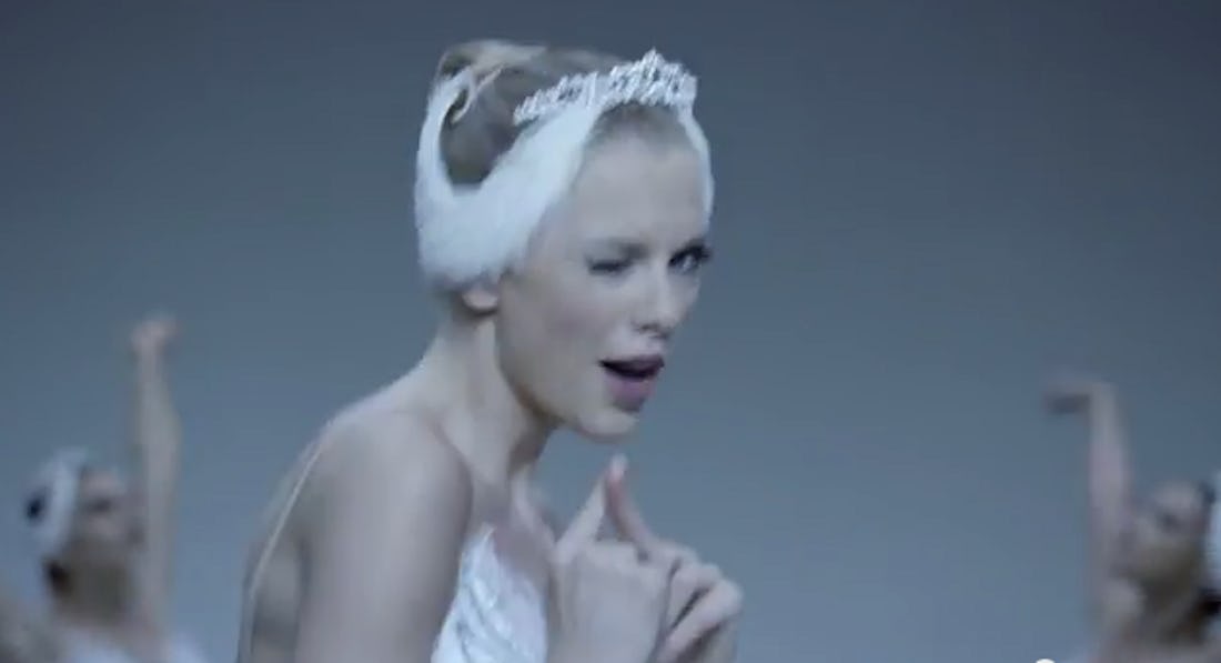 9 Taylor Swift Moments From New "Shake It Off'" Outtakes Video That Sum ...