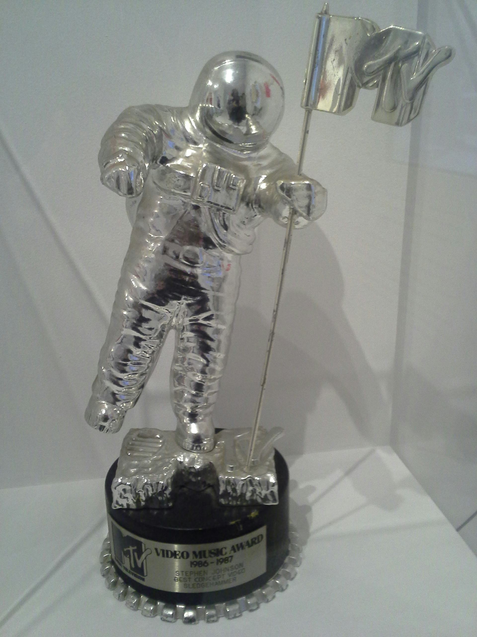 Why Is The VMA Statue Is a Moonman? (Besides The Fact That Golden Bald ...