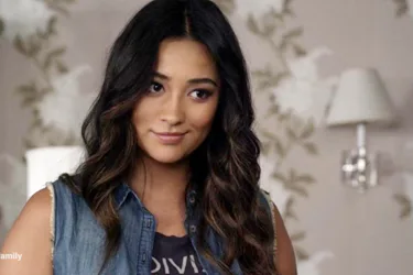 'Pretty Little Liars' Halloween Costumes Since Every Friend Group Has ...