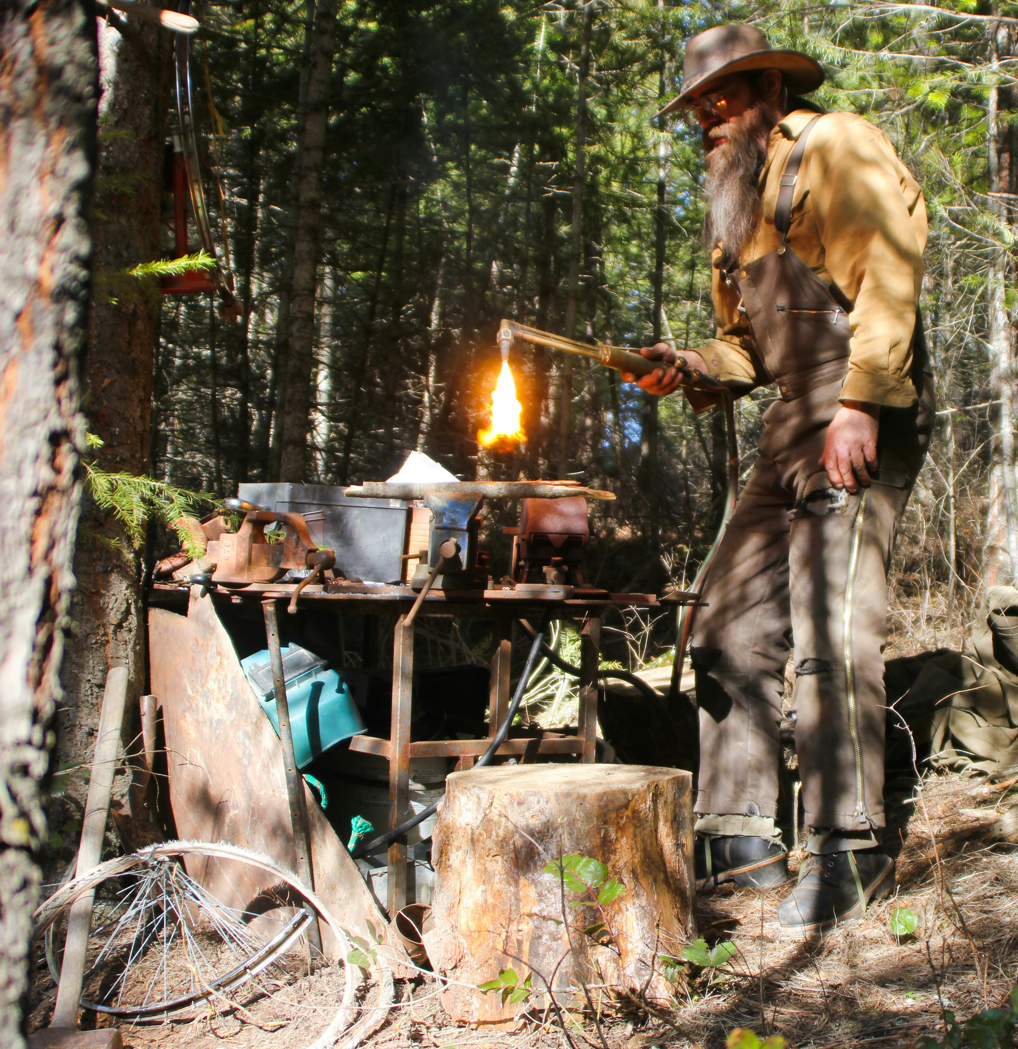 Who Are 'The Woodsmen'? Meet the Men Living Off The Grid In History's ...