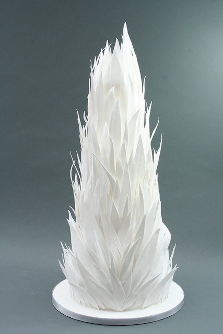 16 Winter Wedding Cakes That Are Stunningly Beautiful and Perfect for a ...