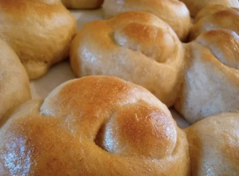 17 Unique Ways To Eat Garlic Bread, Because This Savory Treat Has No Limits
