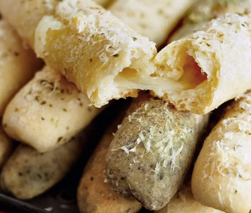 17 Unique Ways To Eat Garlic Bread, Because This Savory Treat Has No Limits