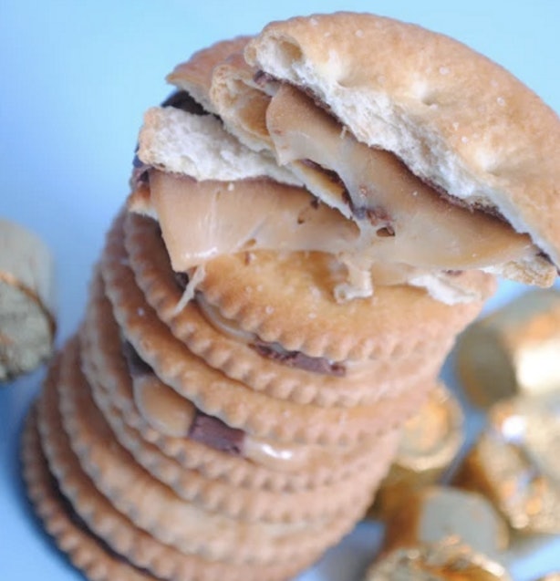 12 Cracker Topping Ideas That Will Make You Feel Extra Fancy