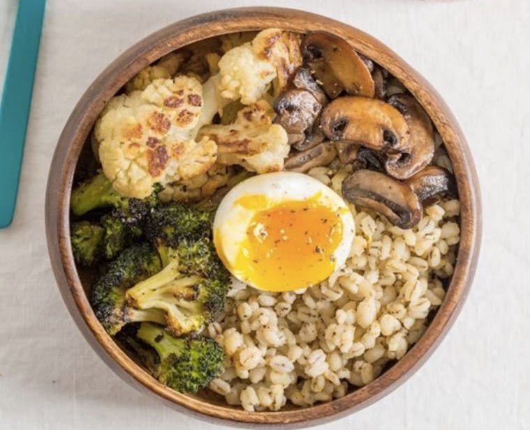 18 Easy One-Bowl Recipes That Make Mealtime A No-Brainer