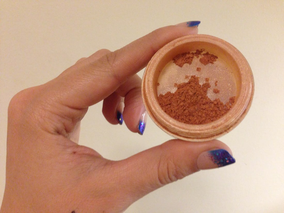 How To Apply Bronzer To Keep Your Summer Glow All Winter Long (Spoiler ...
