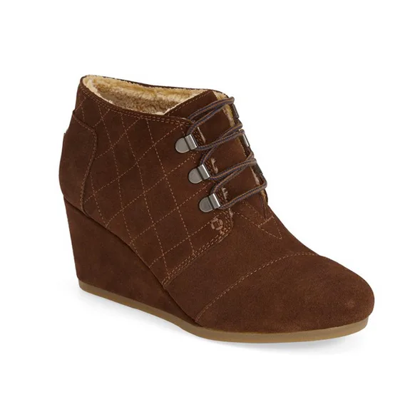 15 Fur & Sweater Lined Boots To Keep Perpetually Cold Feet Warm All Winter