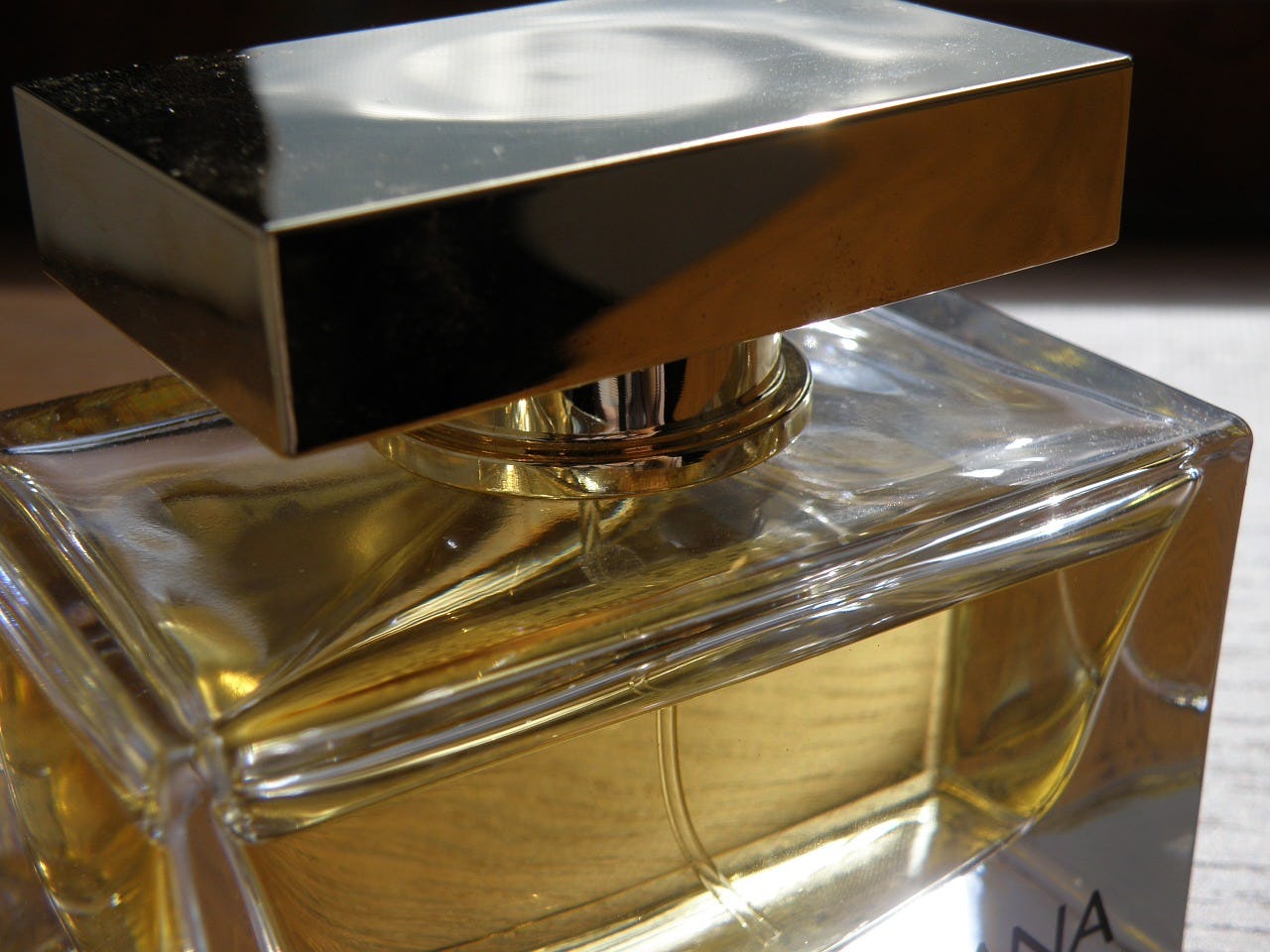 What's The Difference Between Perfume, Parfum, & Eau De Toilette? 4 ...