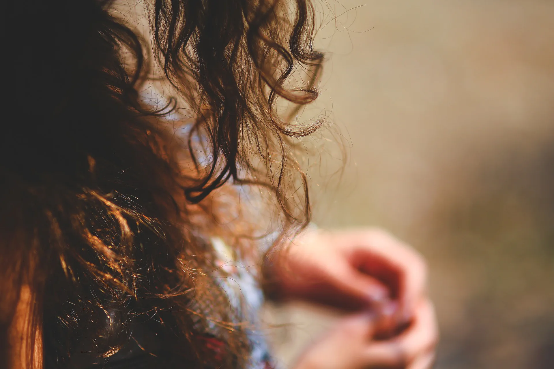 6 Signs Your Hair Is Unhealthy & Needs A Little Extra TLC