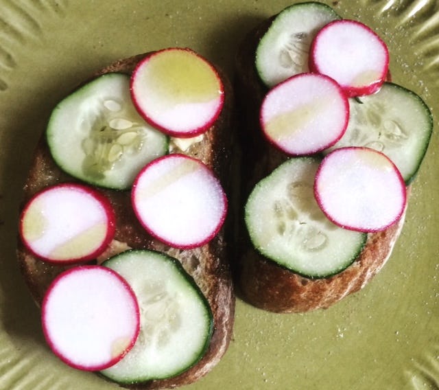 3 Easy Lunch Ideas That Are Anything But Sad, So Go Ahead And Eat At ...