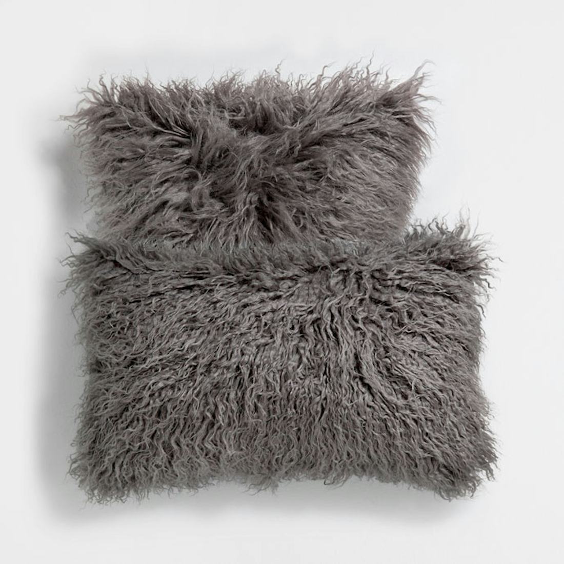 15 Faux Fur Home Decor Ideas To Make Your Space Feel Ultra Luxurious