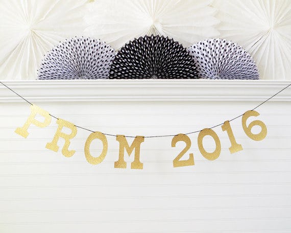 15 Prom Party Decorations That Will Guarantee Your Prom Photos Are The ...