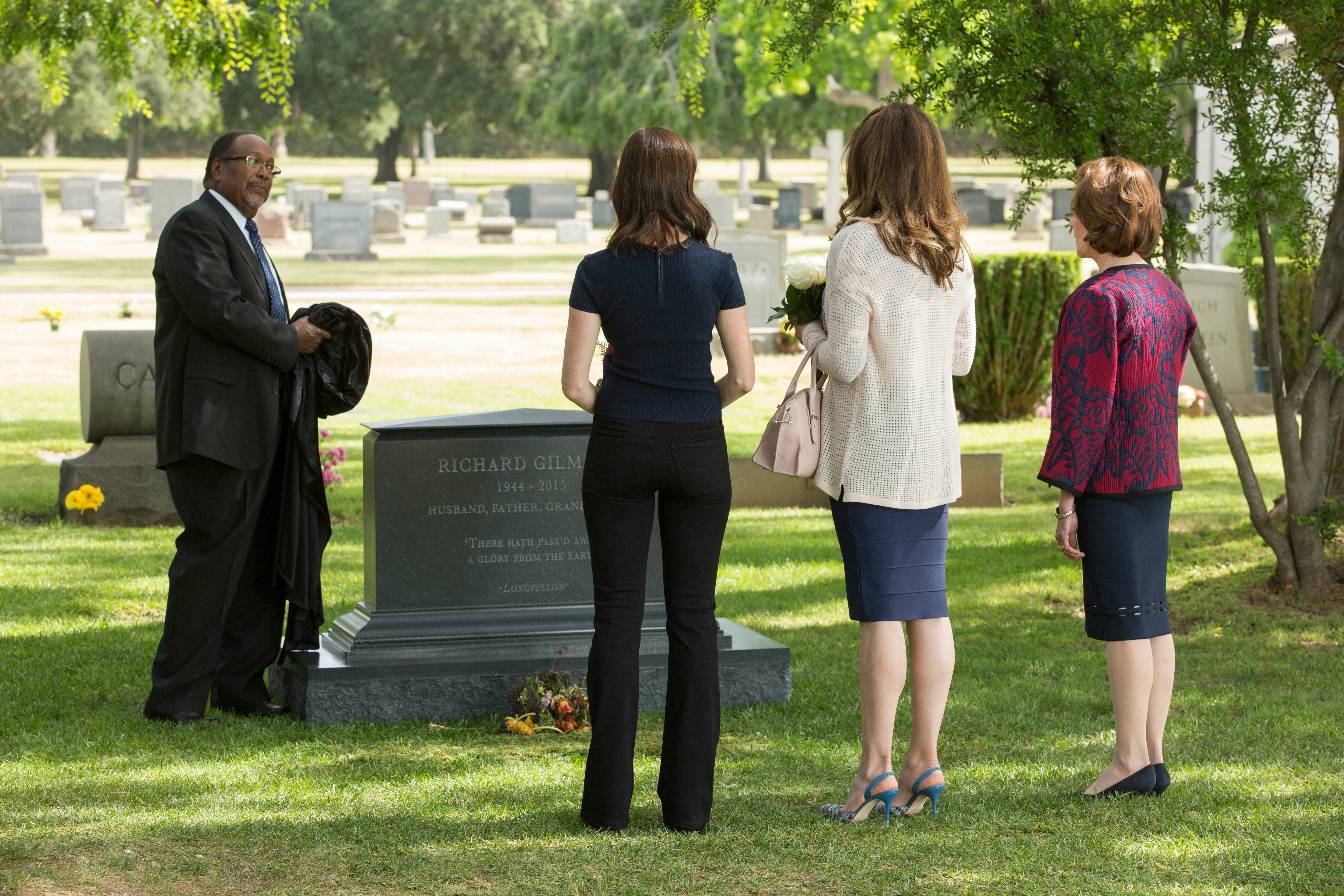 Richard's Funeral In 'Gilmore Girls: A Year In The Life' Features One ...