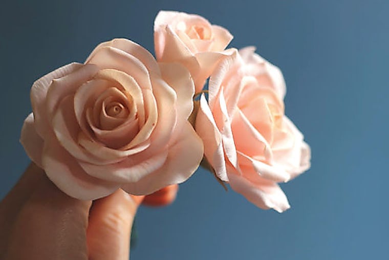 These Edible Flowers For Wedding Cakes Are So Flawless And Delicious That I m Probably Not these-edible-flowers-for-wedding-cakes-are-so-flawless-and-delicious-that-i-m-probably-not