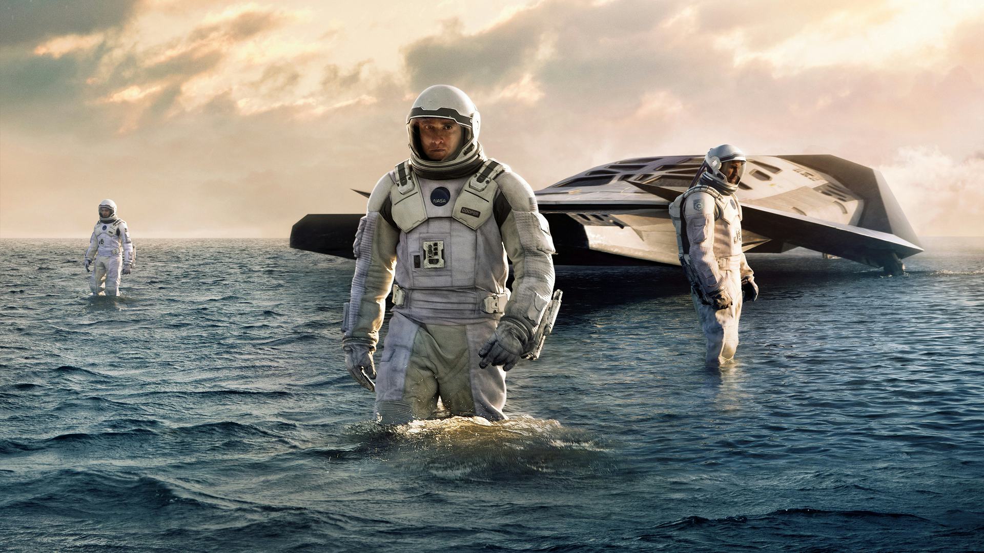 How Does Time Work in 'Interstellar'? What About Wormholes & Blackholes ...