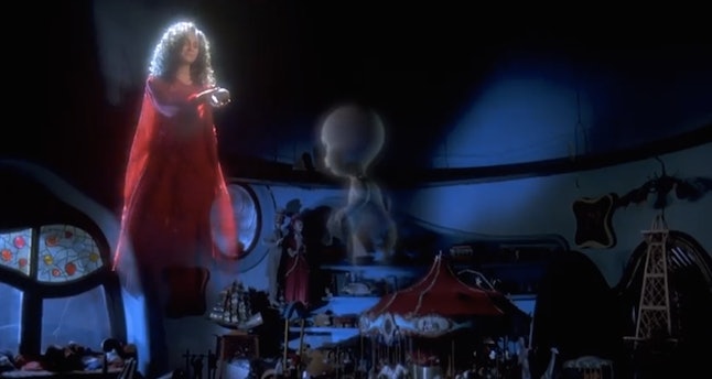 28 Things You Notice When You Re-watch The Halloween Classic, 'Casper'