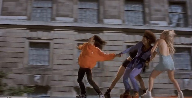 34 Baffling 'Spice World' Moments That You Probably Overlooked During ...