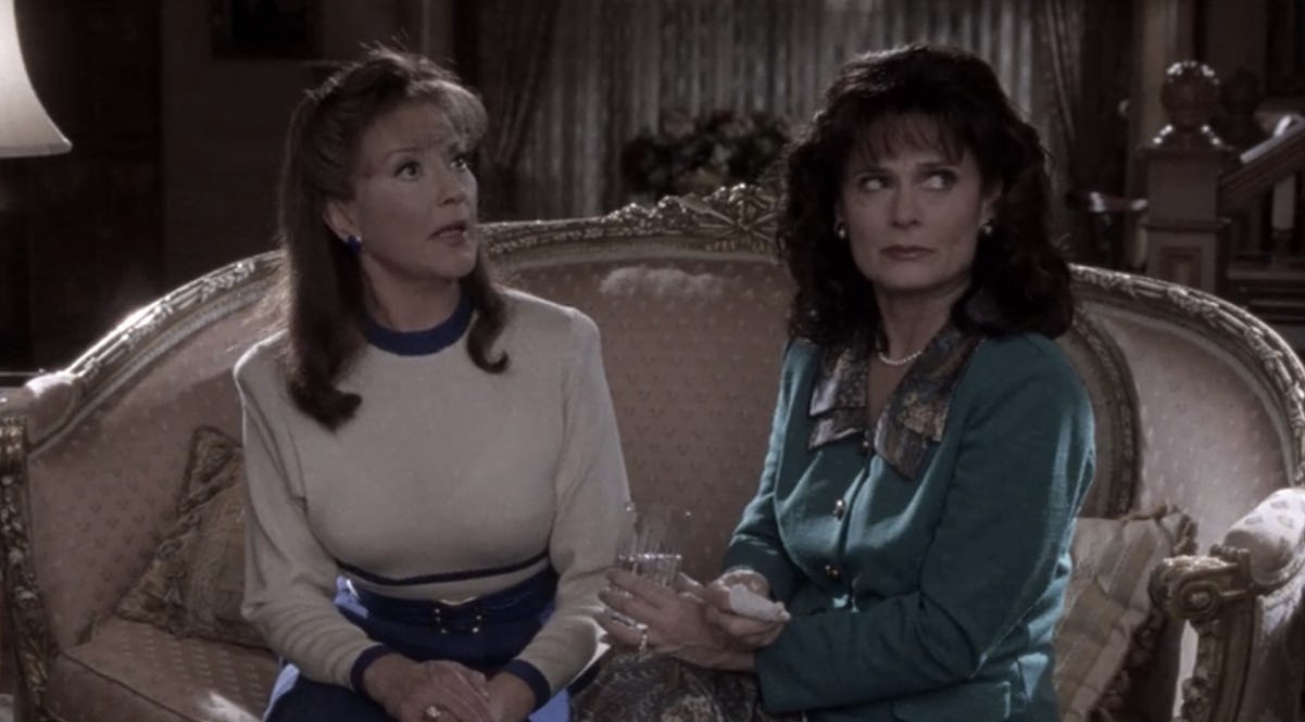 37 Emily Gilmore Moments That Prove She Should Be Your Favorite ...