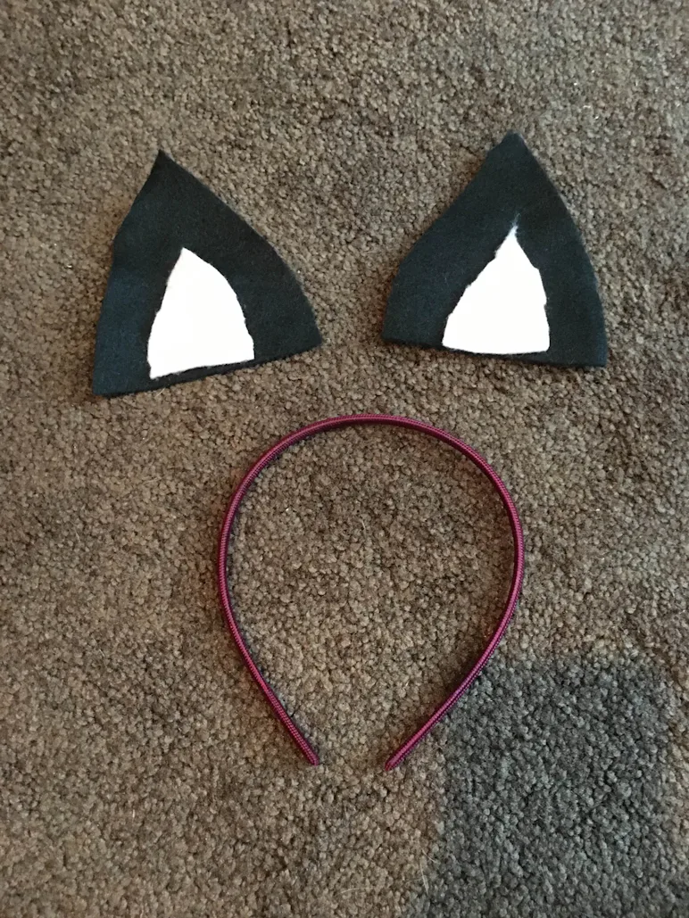 A Cat Halloween Costume Idea That's Quick And Easy To Make