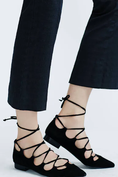 25 Trendy Flats For Fall That Won't Have You Feeling Like Your ...