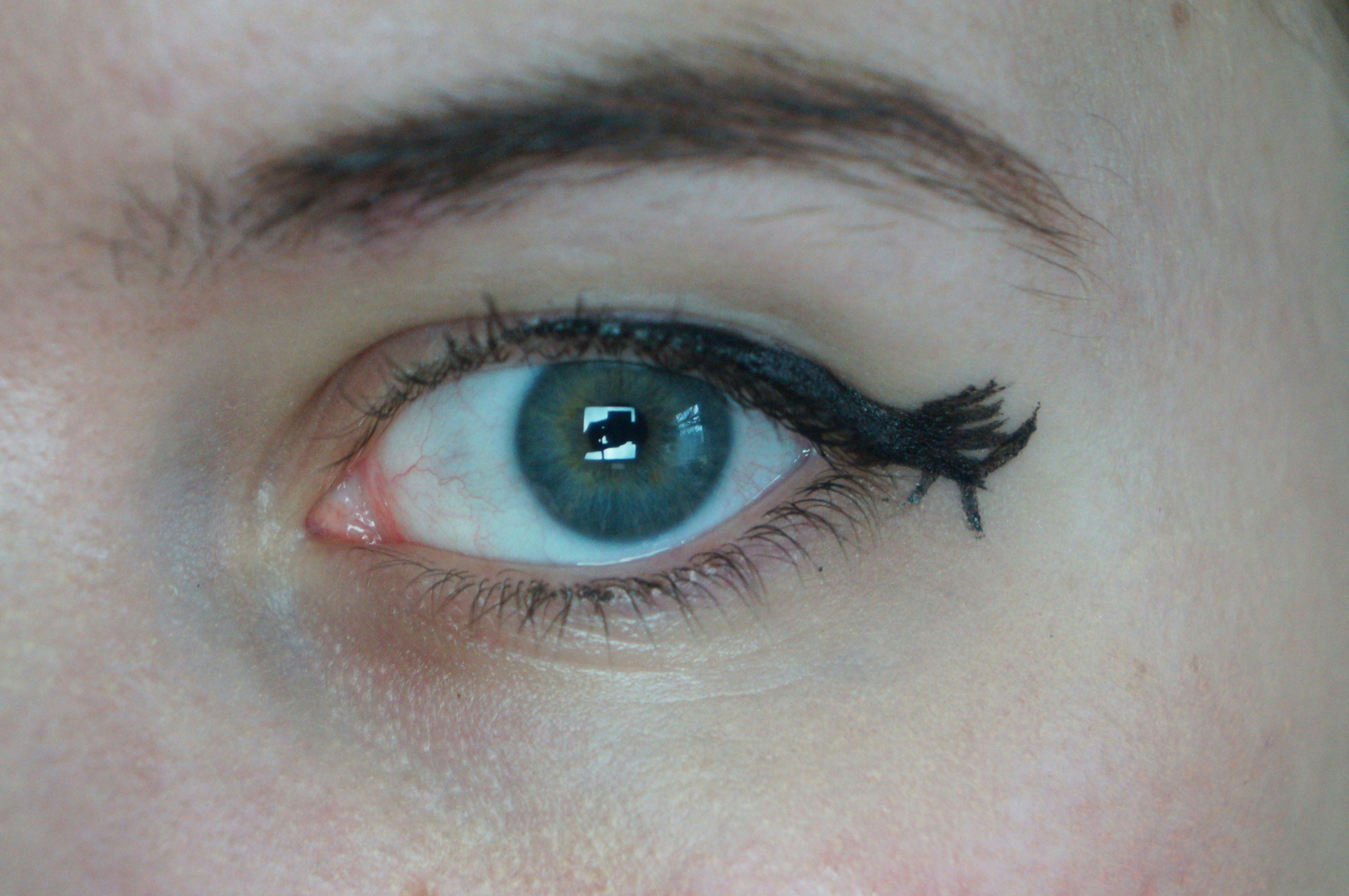 10 Genius Eyeliner Hacks for Lazy, Broke, or Clumsy Girls