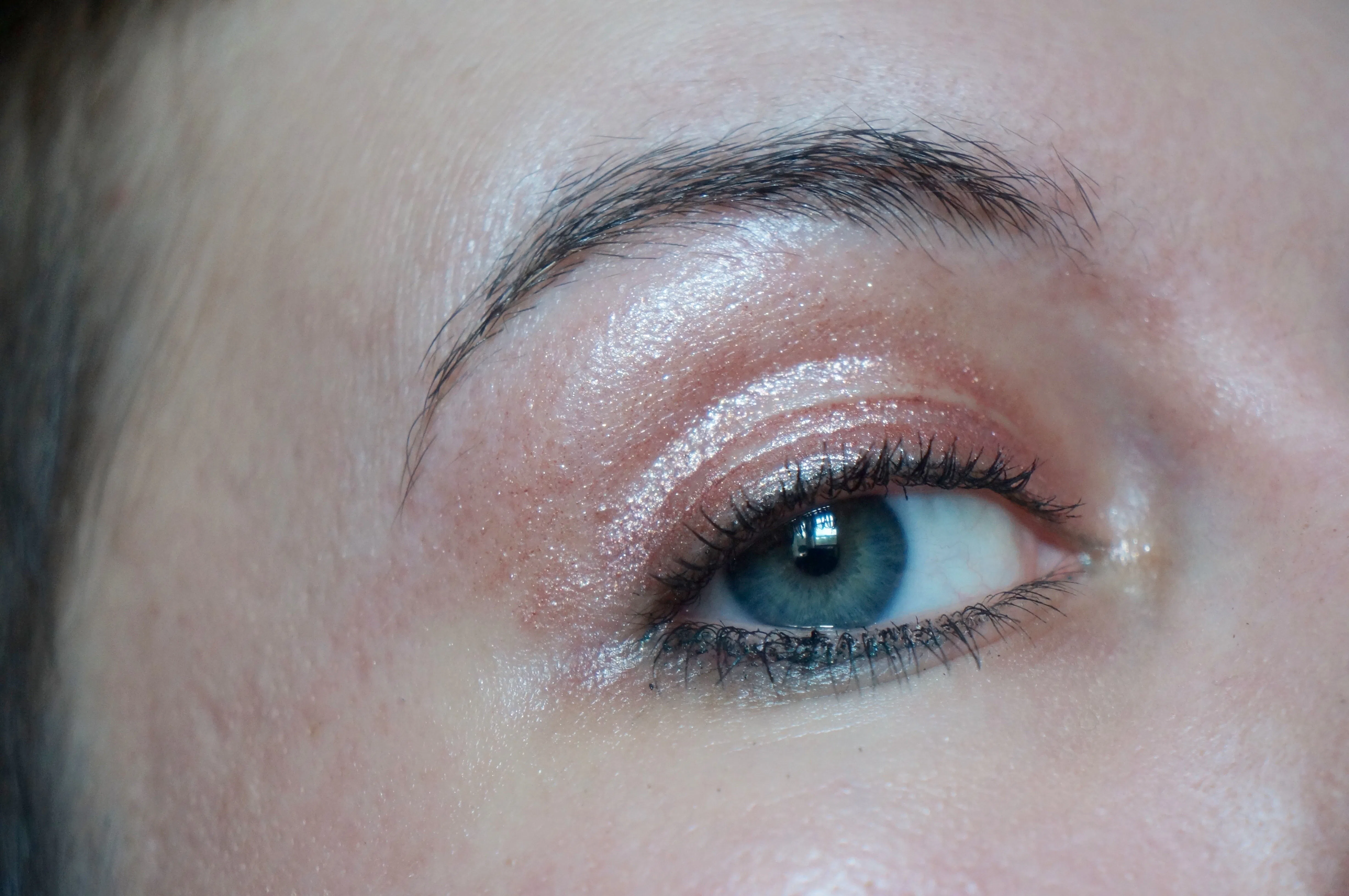 How To Pull Off The Glossy Eyelids Trend Effortlessly — PHOTOS