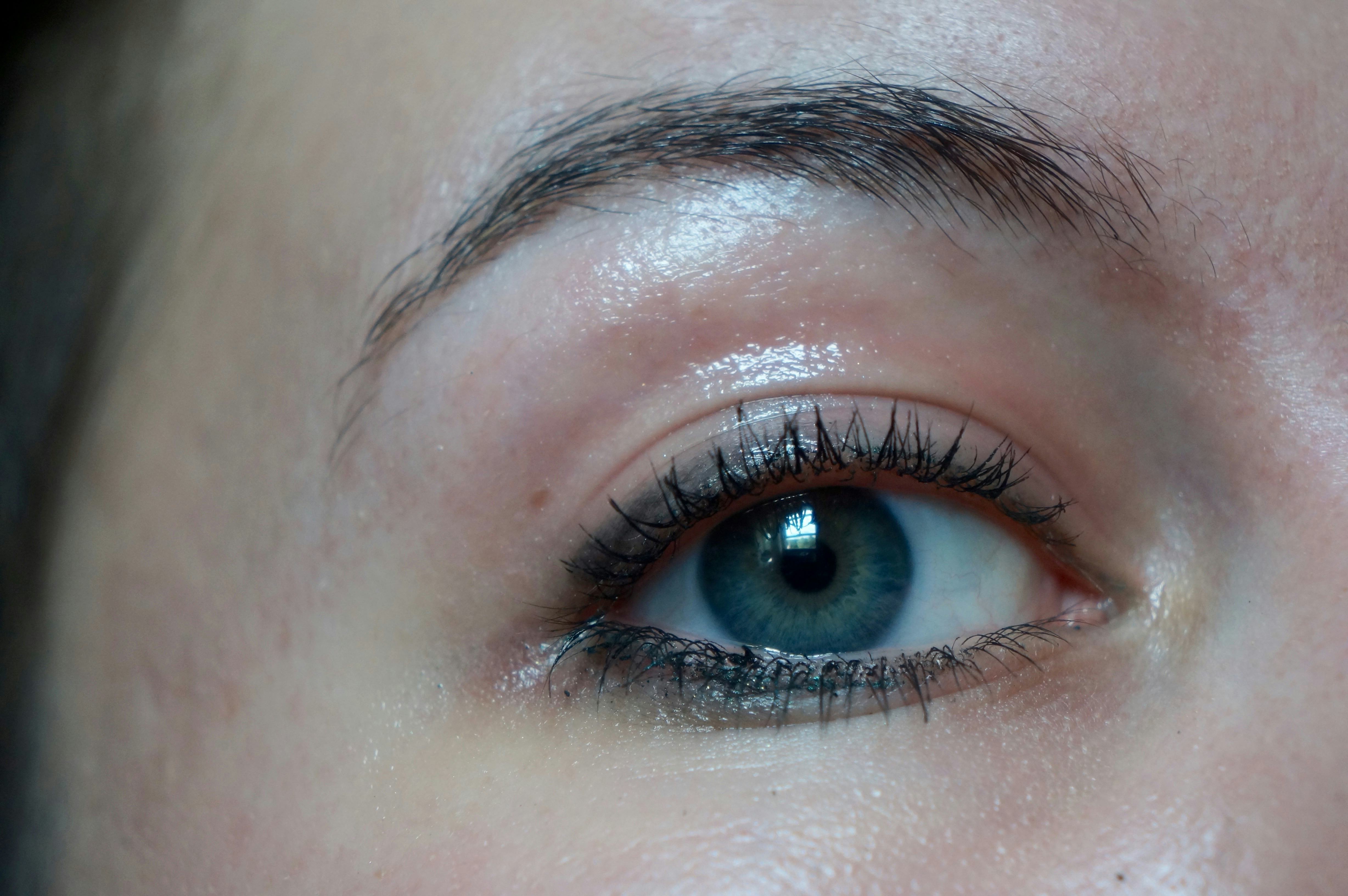 How To Pull Off The Glossy Eyelids Trend Effortlessly — PHOTOS