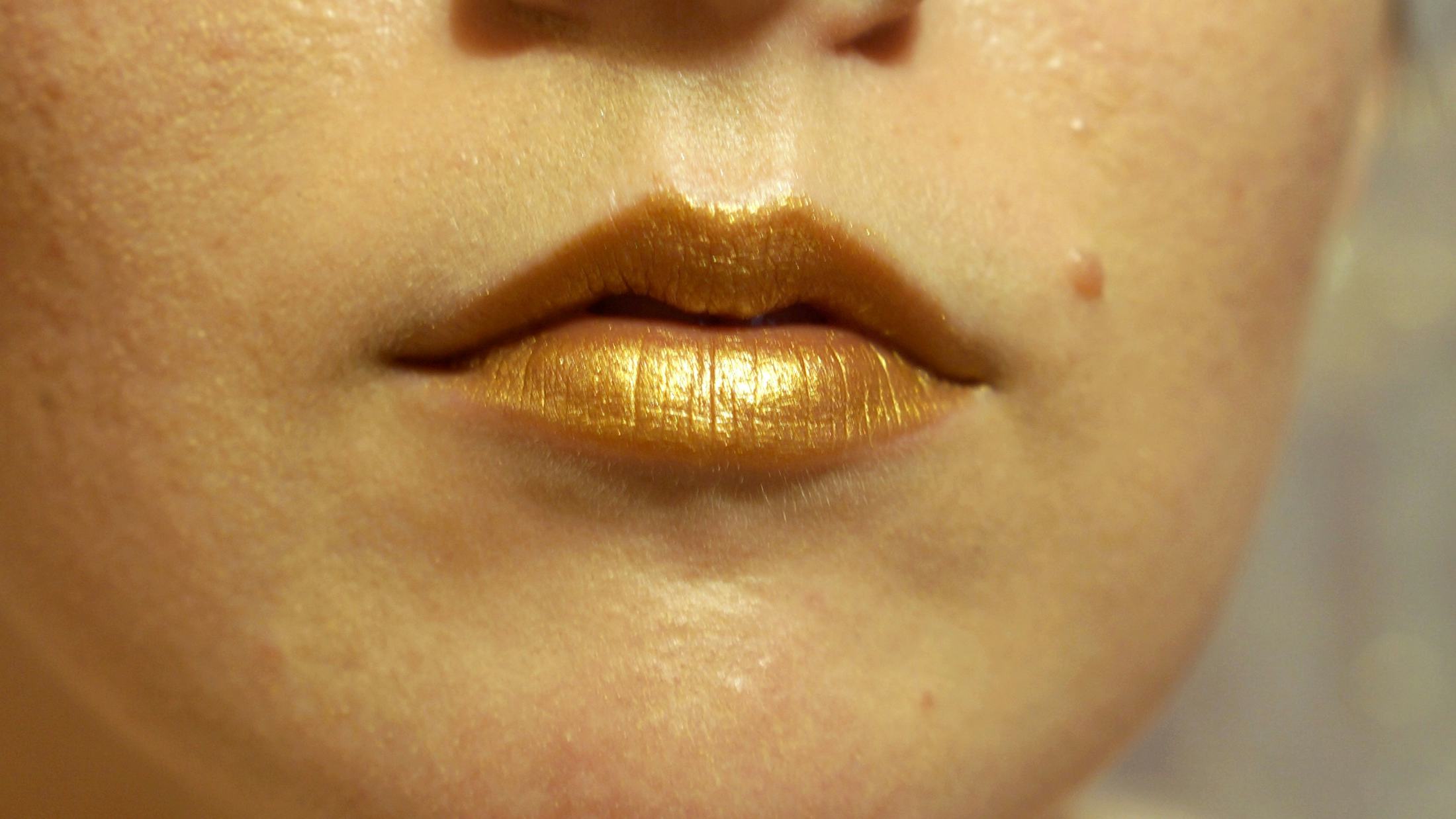 Try Gold Lipstick For The Holidays With These 4 Ways To Wear It ...